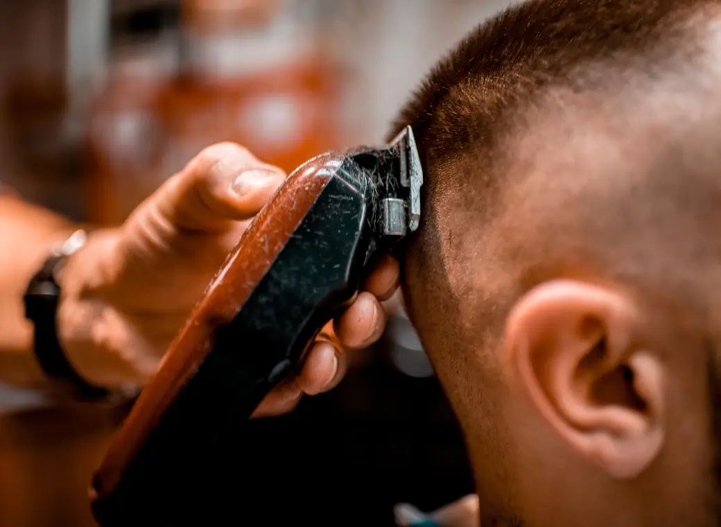 Fryzura Buzz Cut – jak wygląda i komu pasuje? - Cameron Hair